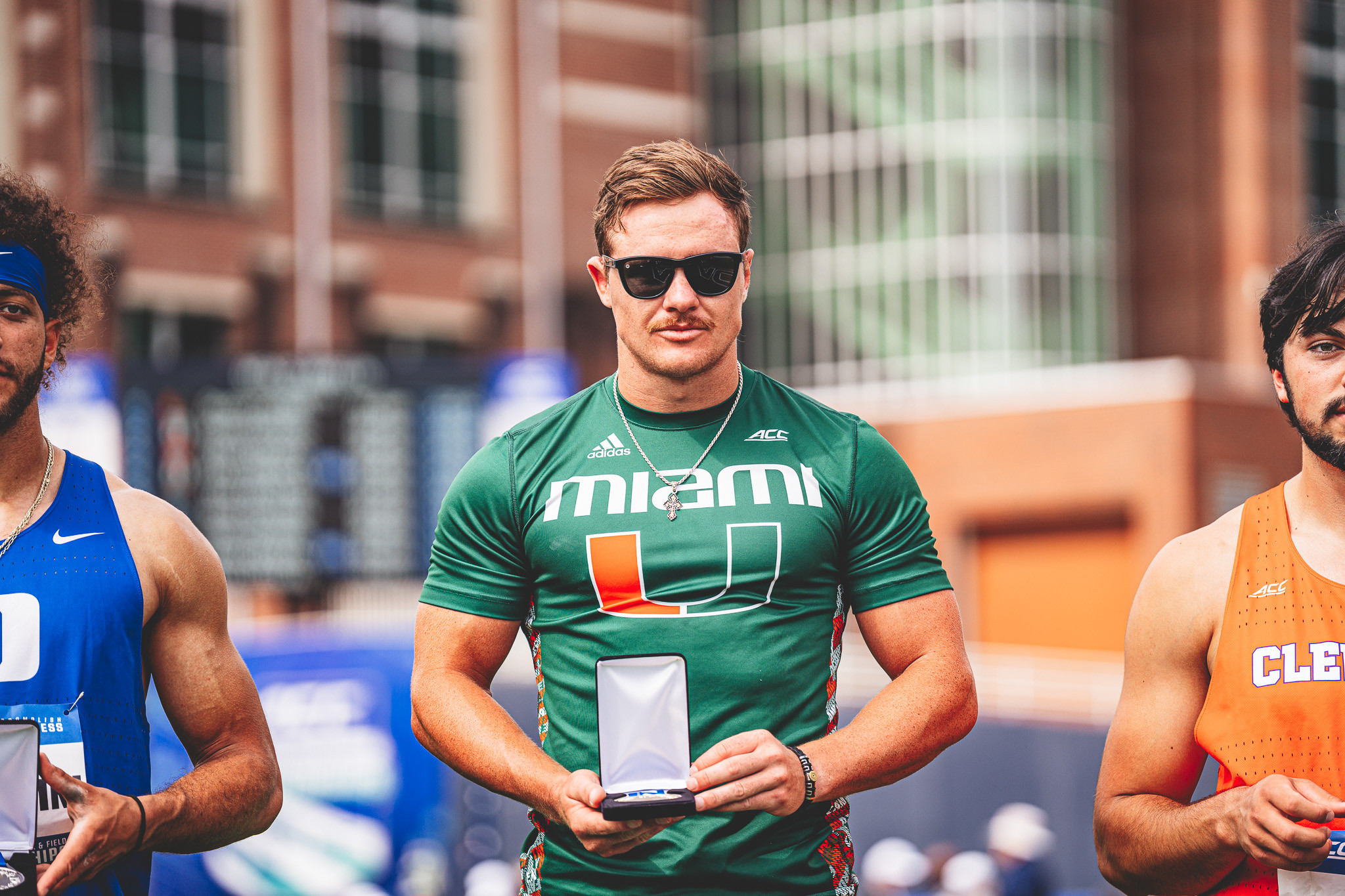 Hurricane Headliners: Devoux Deysel